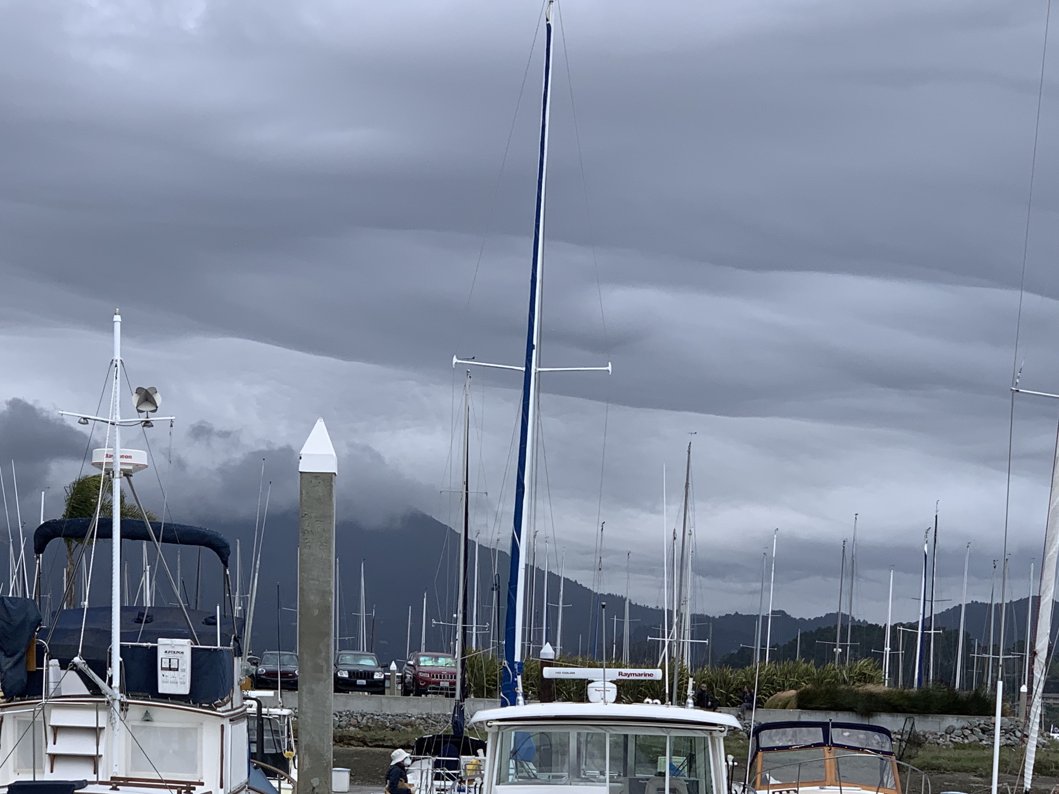 Sailing Heavy Weather – Sailing Skiron